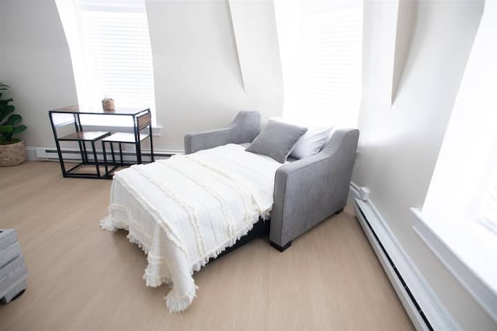 Unit 3 Studio - Historical Building Market Square - Portsmouth, NH