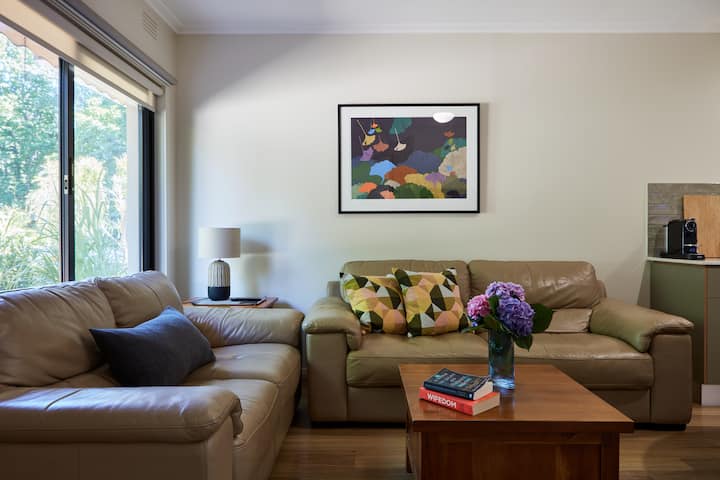 Apartment 1, Goldfield Holiday Units - Bright