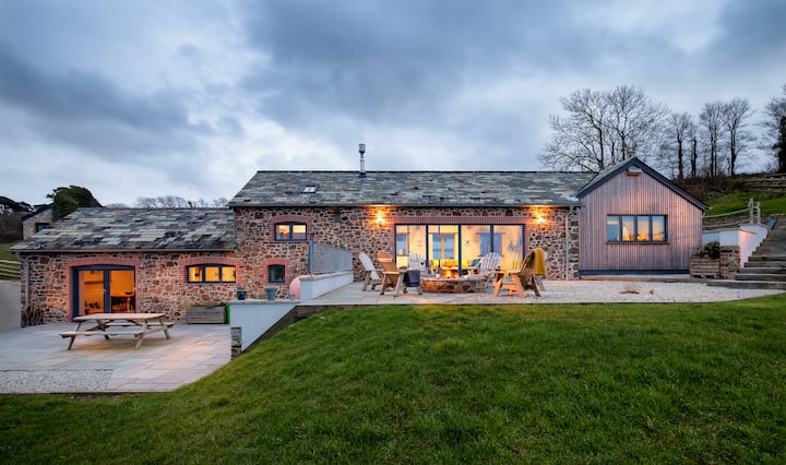 Luxury Barn Conversion In Secluded Surrounds - Widemouth Bay