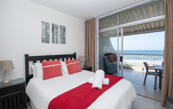 6 Bronze Bay Umhlanga Rocks Beachfront Apartment - 烏姆赫蘭哈