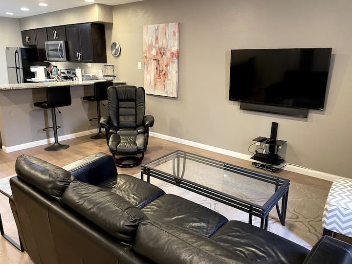 Foothills Apartment - Albuquerque, NM
