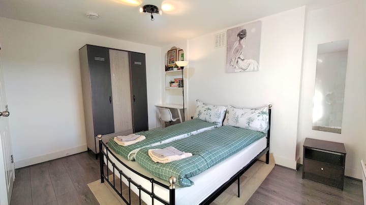 Private Double Room (Camden Town - Gv3) - Central London