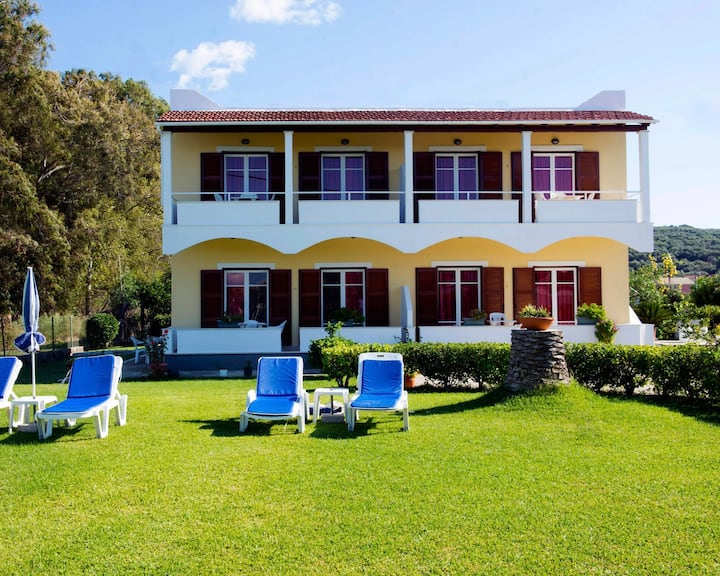Seafront Apartments Close To Resort & Pool Access - Corfù