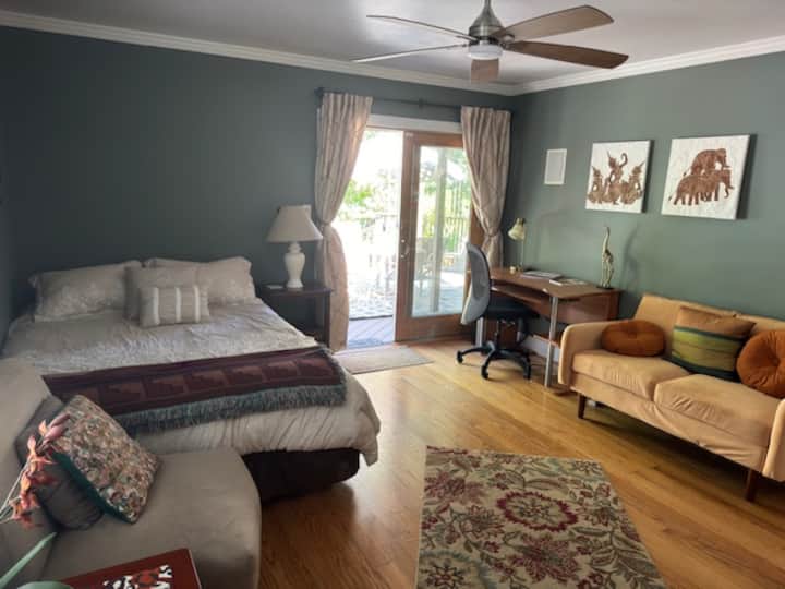 Comfy Studio, Deck, Sep. Entrance, A/c. Near S.f. - San Rafael, CA