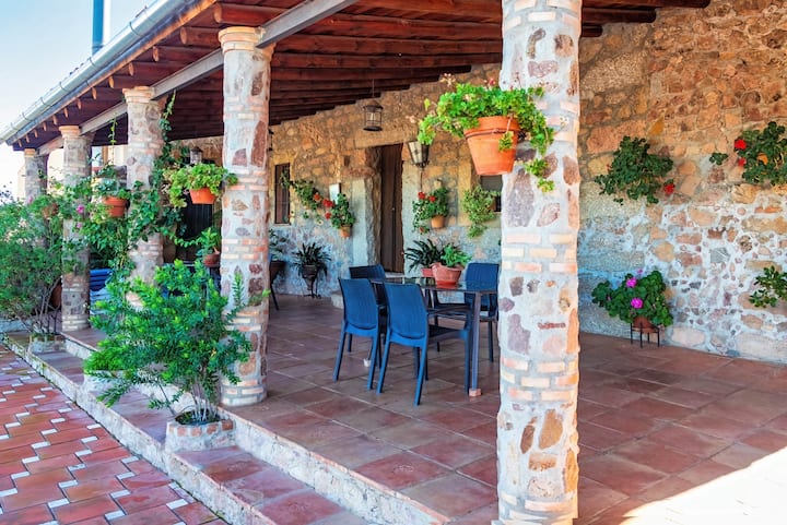 Noche Cálida En Obejuelo Con Chimenea Y Estrellas - Spain