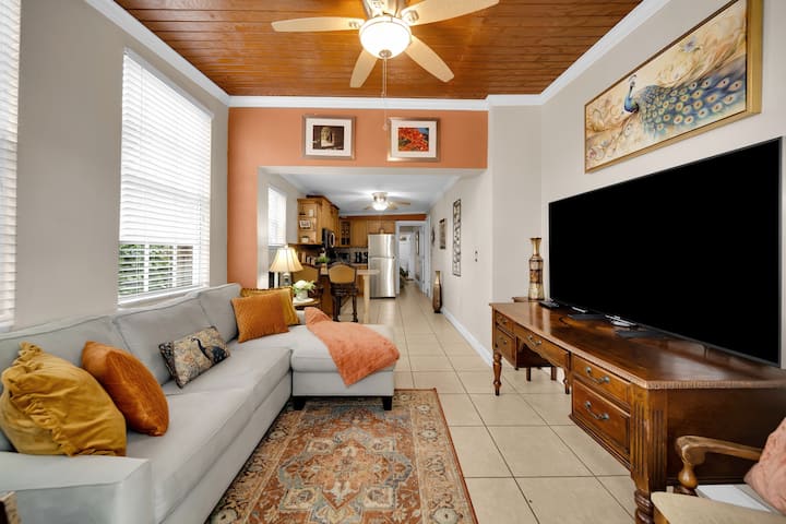 Tropical Garden Retreat In The Heart Of Miami - South Miami, FL