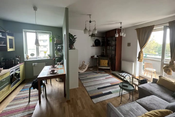 Flat-10min From The Center (Tram) - Krakau