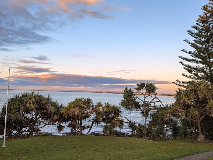 Kings Beach Where Sunshine Meets The Sea. - Caloundra