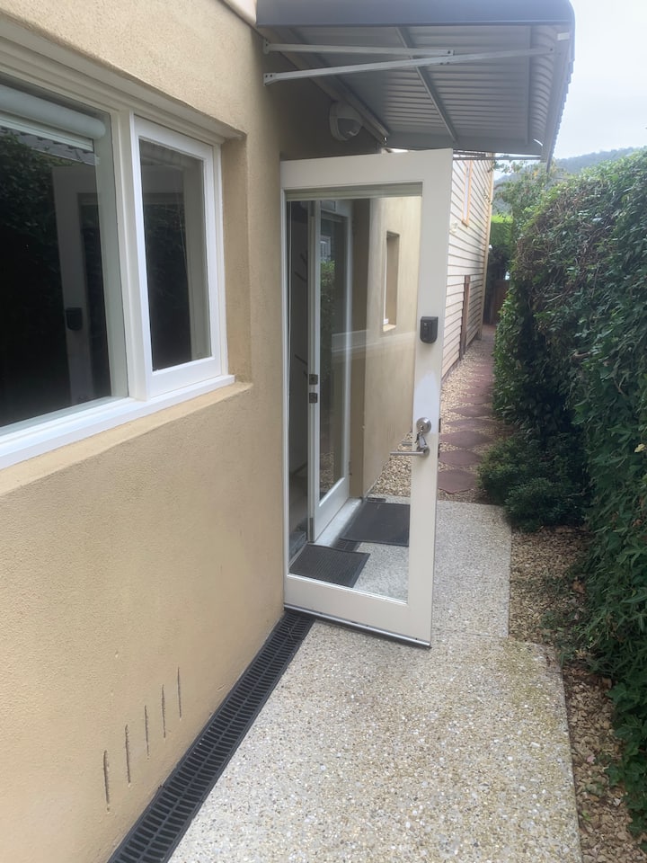 The Studio- Central, Stylish + Free Wi-fi - Hobart