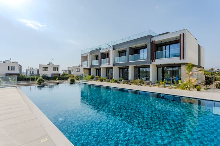 Estéa • Goldie's Sunny Townhouse - Paphos