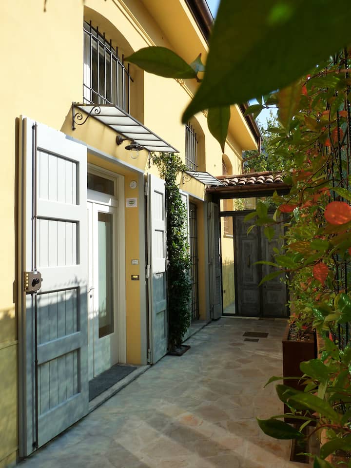 ' Casa Adriana '  Into The City Center With Garage - Bologna