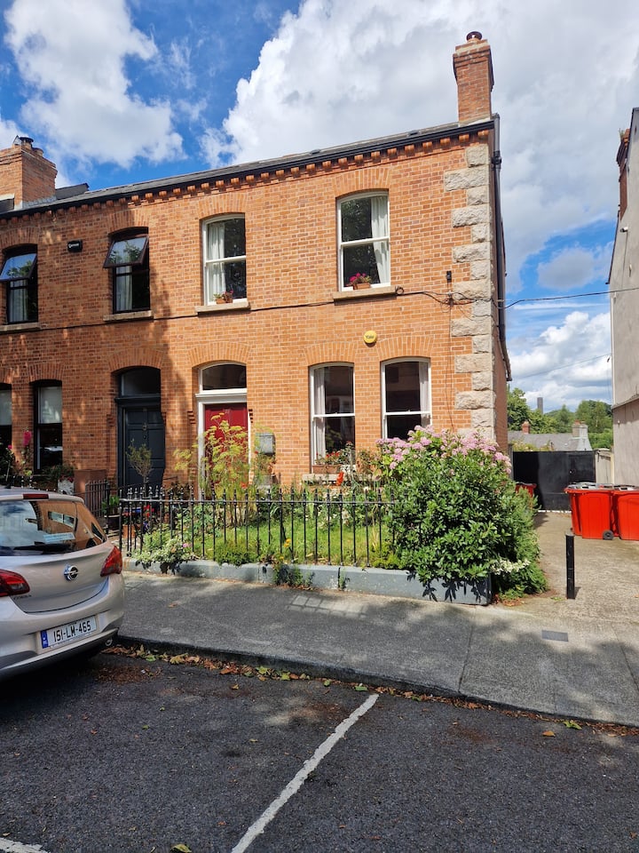 Period 5 Bedrm Home, Walking Distance From Centre - Dublín