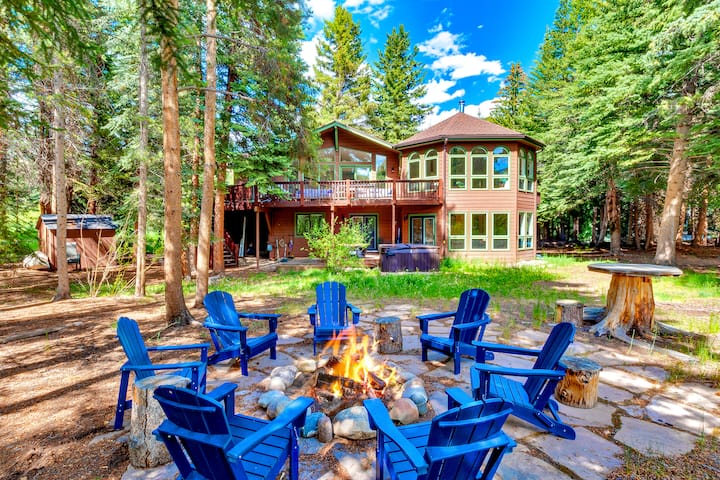 Riverfront Secluded Mid-mod 4br, 4.5bath Home - Silverthorne, CO