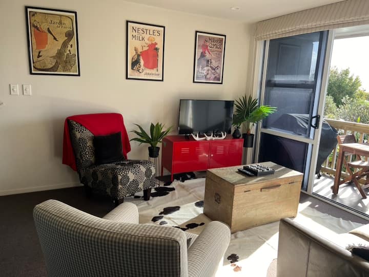 The Loft Apartment - Central Location By The Beach - New Plymouth