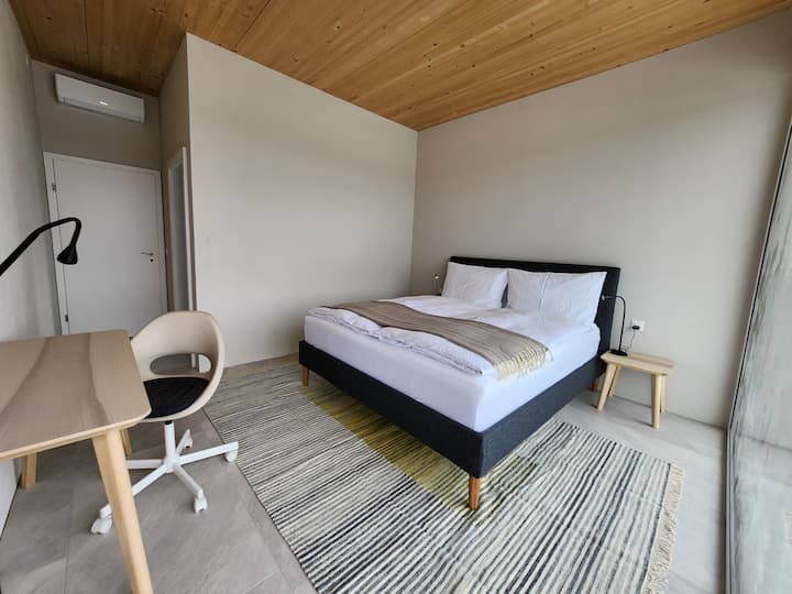 49 Zimmer Mit Toller Seesicht Und Badewanne - Büron