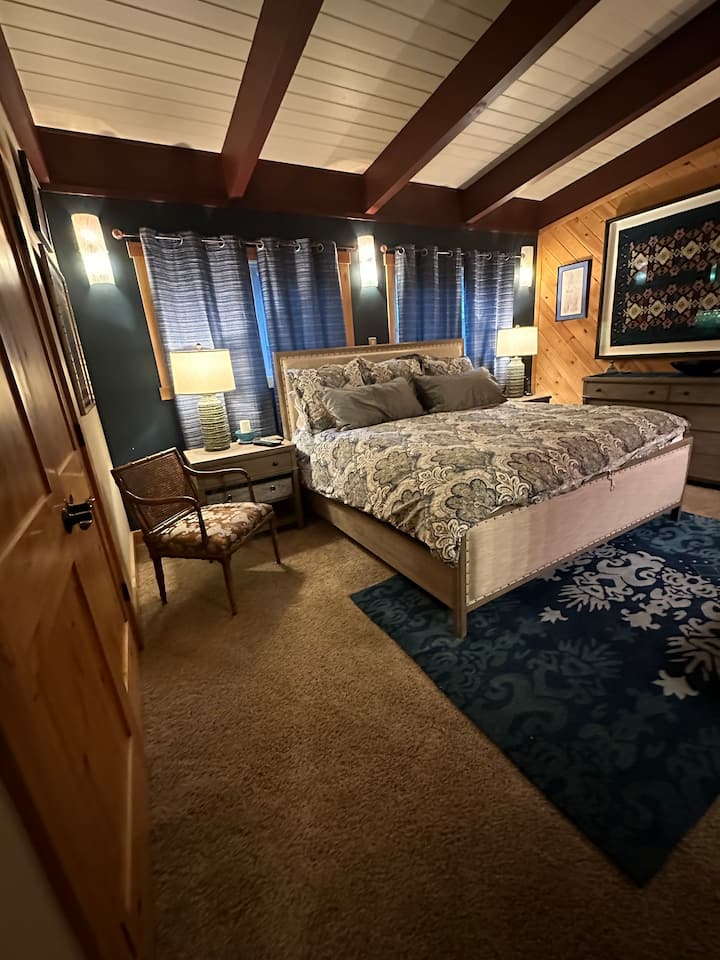 "Heavenly” 2 Bdr Cabin Gated - South Lake Tahoe, CA
