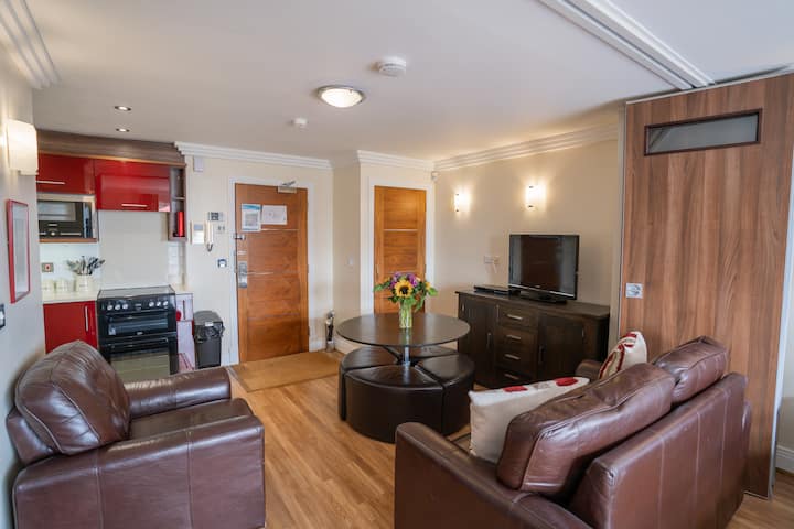 Beachside Apartment With Sea Views - Sandbanks