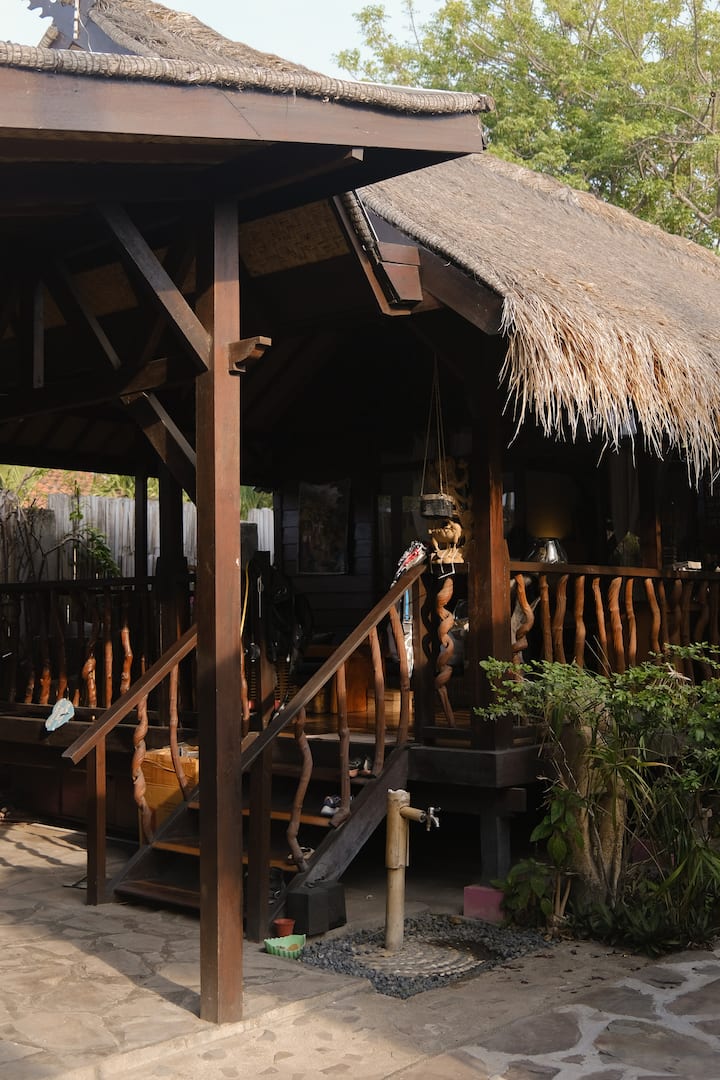 Flow - Writers Cabin (Ayurvedic Cafe, Steam & Ice) - Gili Islands