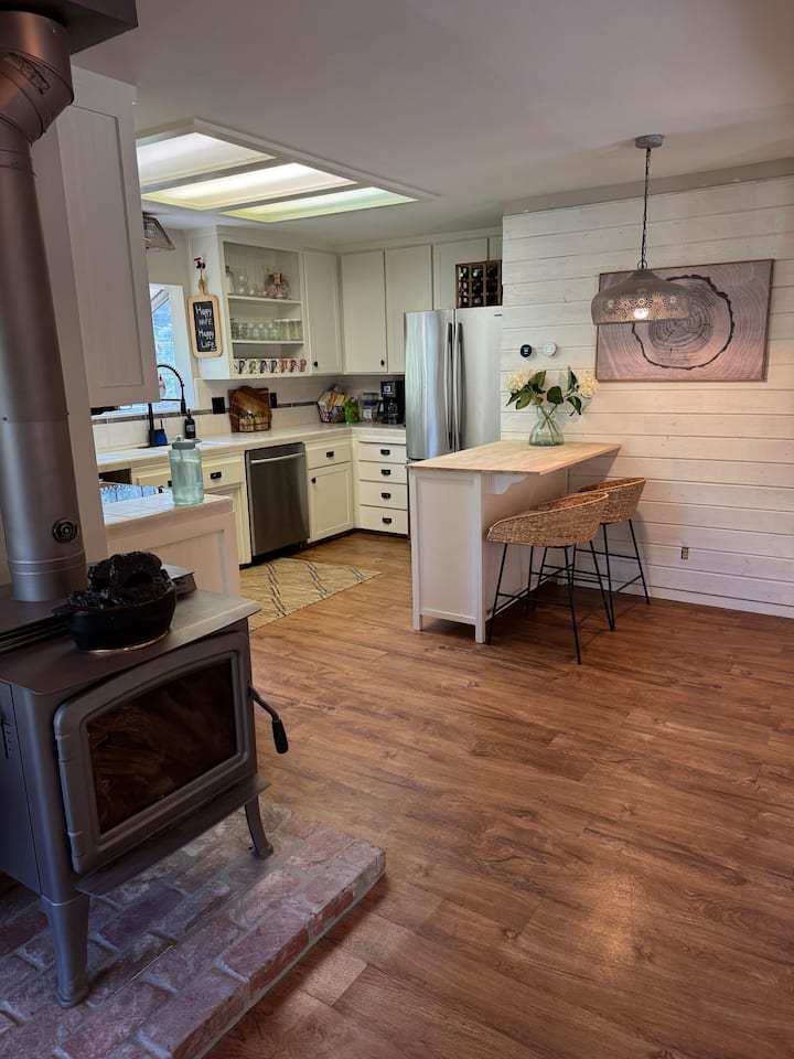 Ideal West Village - 5 Minutes From The Lake! - Shaver Lake, CA