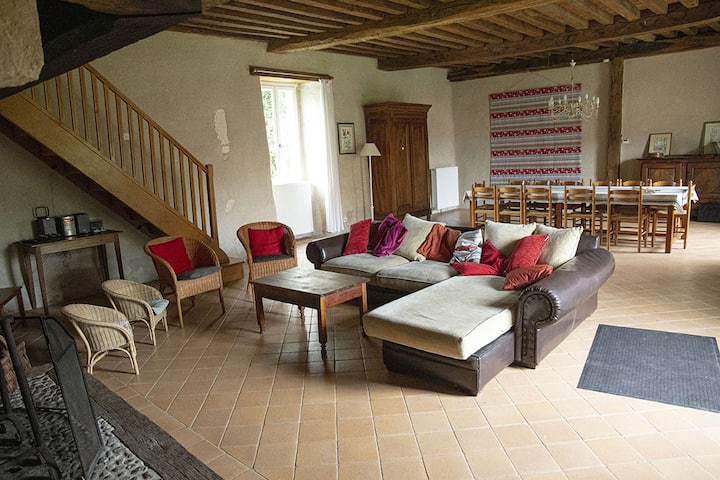 Grand Gîte 19 Personnes Avec Piscine Sud Charente - France