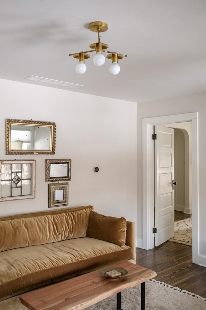 Charming Meridian Kessler Carriage House - Crows Nest Drive – Indianapolis