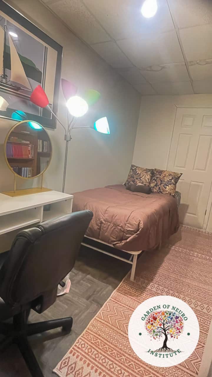 New Clean Single Quiet Private Room Shared Bath #4 - Poughkeepsie, NY