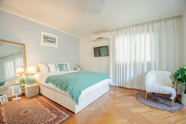 Take My Studio. Hongdae Monohome - Seoul