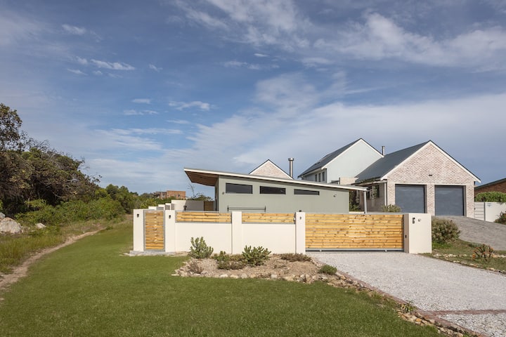 Mountain And Sea House & Cottage -
