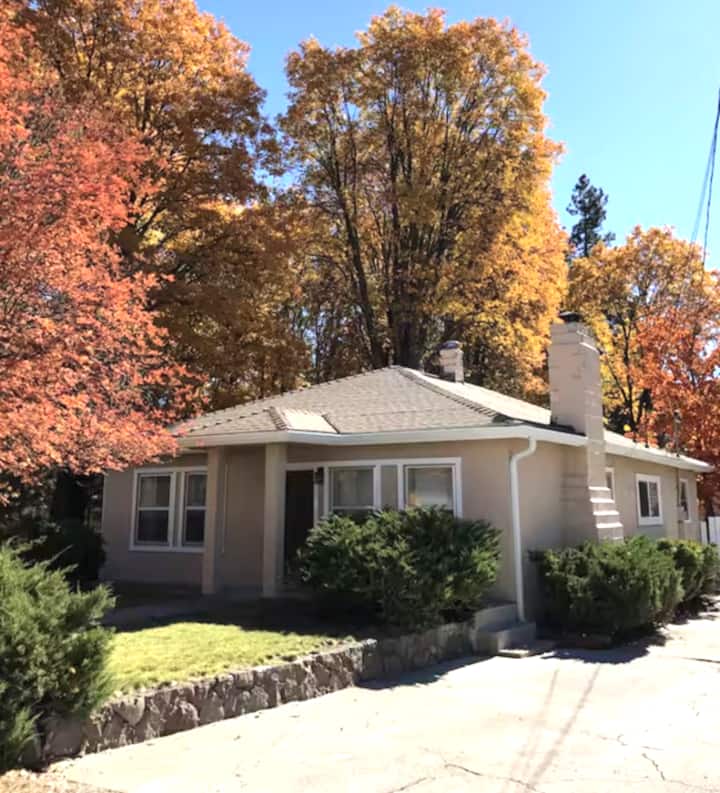 Cozy, Clean 3/2 Cottage With Mt. Shasta Views! - Mount Shasta, CA