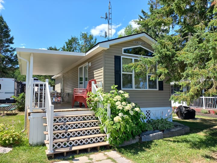 Lakefront-kawarthas-beach Playground-villa 4 - Bobcaygeon