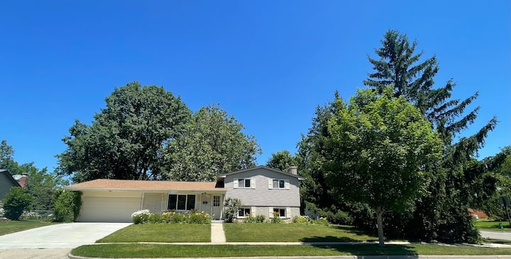 Ann Arbor Home In Family Neighborhood - Ann Arbor, MI