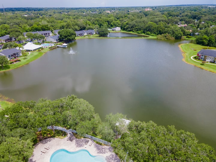 Frente Al Lago - Planta Baja - 2 Dormitorios Y 2 Baños - Riverview, FL