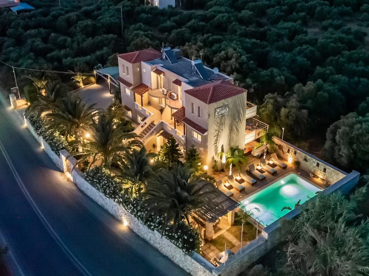 Villa Evie’s-complex Of 4 Apt’s -6 Bdr-heated Pool - Chania