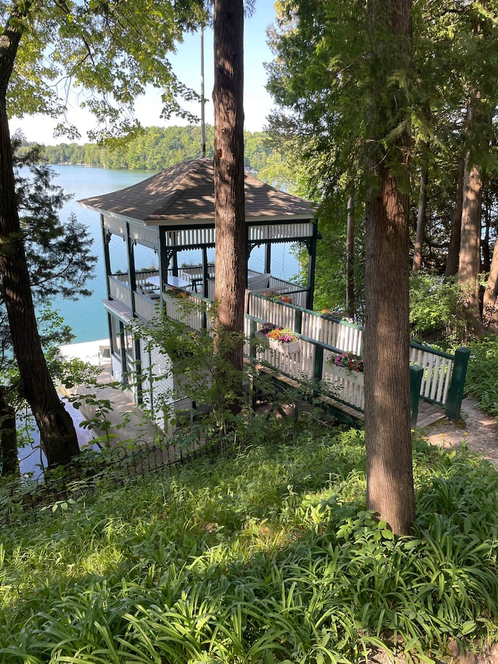 Pristine And Historical Lakefront Home - Elkhart Lake, WI