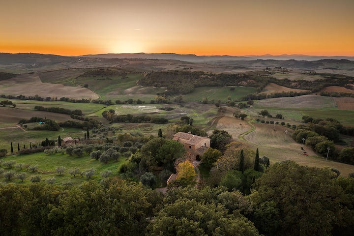 Unplug At A 17th-century Farmhouse Enveloped By Olive Groves - Pienza