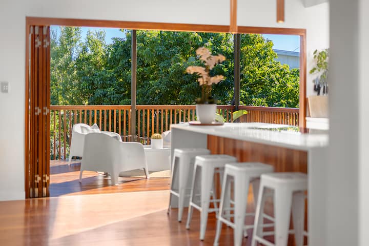 Spacious And Close To Everything - Oxley