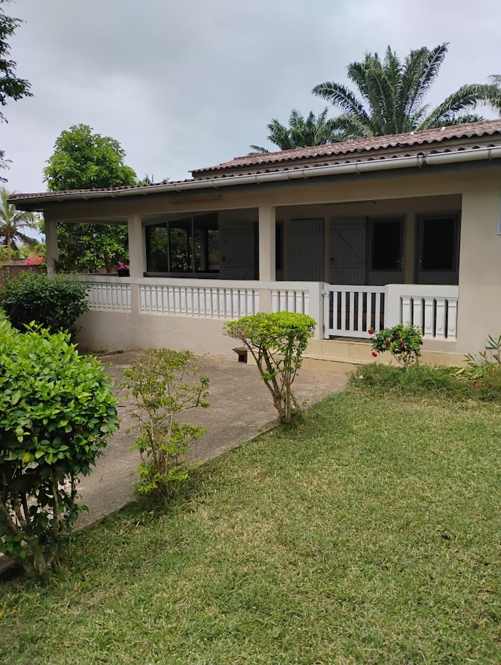 Villa Louise 240m² à 100m De La Plage - Côte d'Ivoire