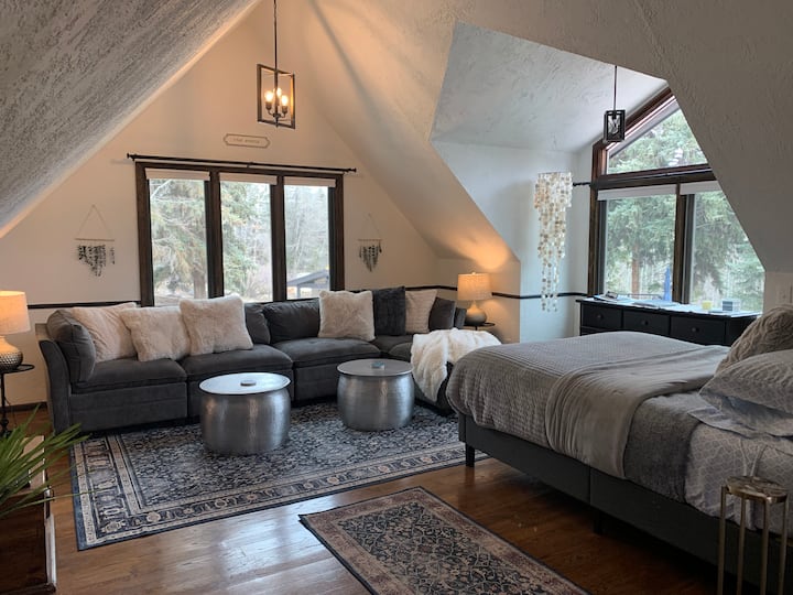 "Stay Awhile" A Little Slice Of Heaven On Earth! - Edwards, CO