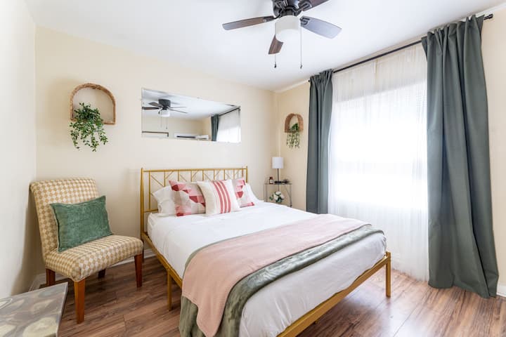 Extended Stay | Ocean 1-mile, Downtown Urban Home - Carson