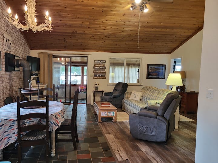 Vacation Special Aug 24 - 28 Lakehouse Retreat - Torch Lake, MI