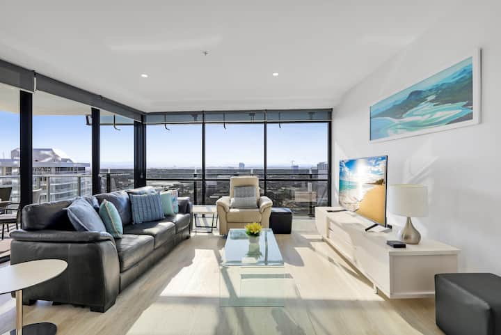 Spacious Cavill Ave Luxury W Stunning River Views - Avustralya
