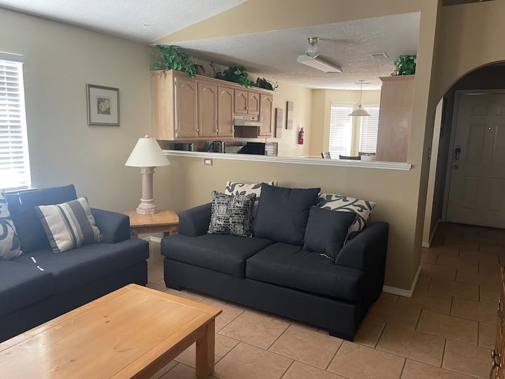 The Marigot House-memoryfoam Mattresses&big Screen - Albuquerque, NM