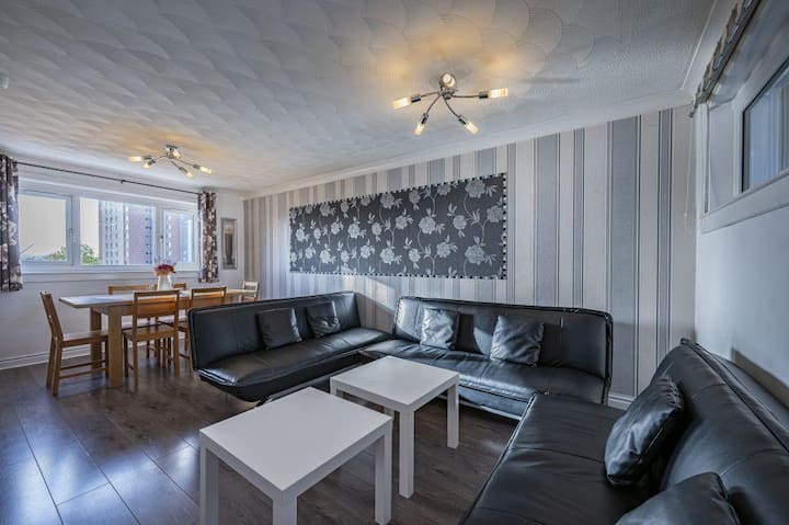 4 Bedroom Duplex-6 Beds, 2 Shower Rooms-350mb Wifi - Glasgow