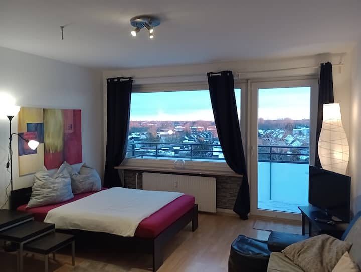 Studio With A Skyline - Hamburg