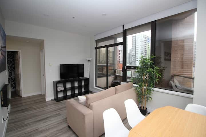 Cozy Downtown Living! Jr. 2 Bedroom - Central Dt! - Vancouver