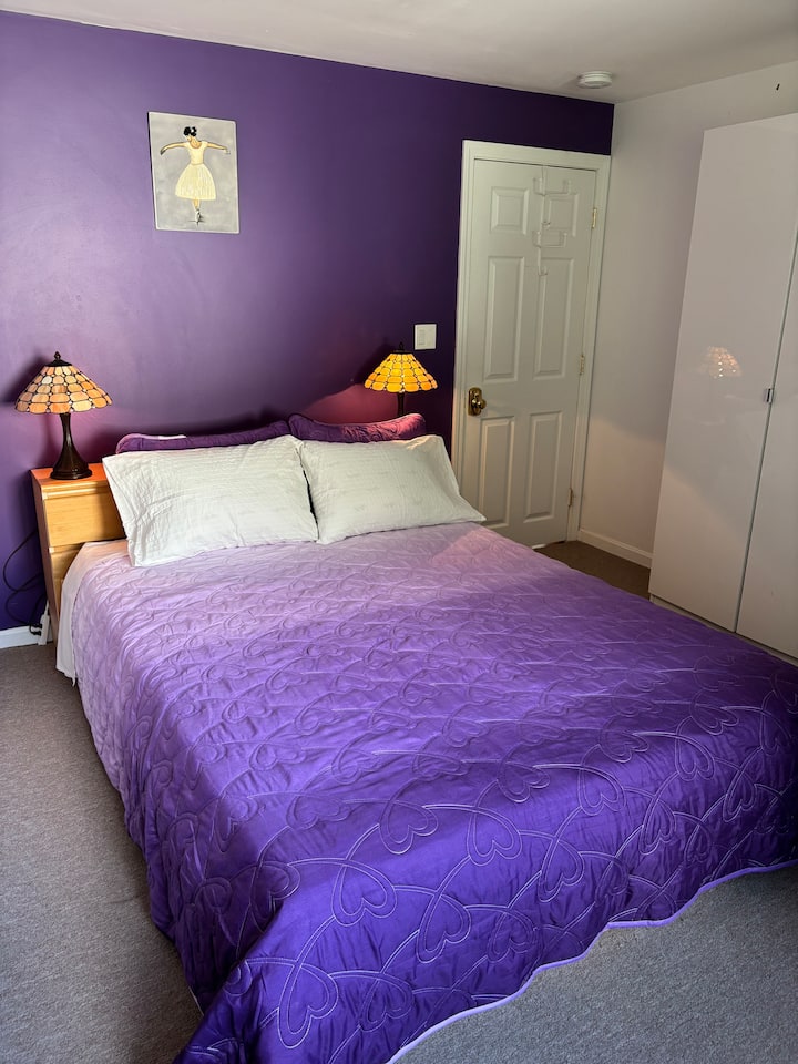 3 Bedroom 2nd Floor Unit - Commute To Boston - Burlington, MA
