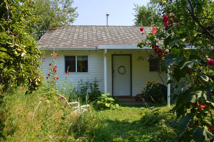 Whole House "The Garden Cottage" @Madewithlovefarm - Kamloops