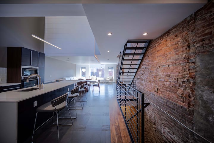 Stunning 3 Bedroom Penthouse With Roof Deck - Camden, NJ