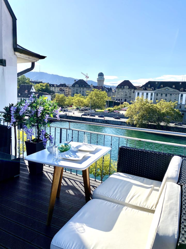 Central Old Town With Rare Terrace & River Views - Zürich