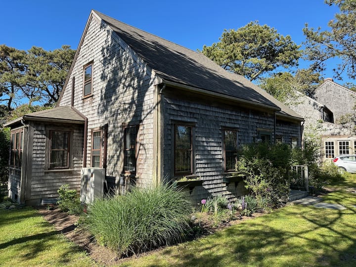 3b/2.5b Steps To 40th Pole Beach! Fenced Yard, Large Deck. Dogs Ok! - Nantucket, MA